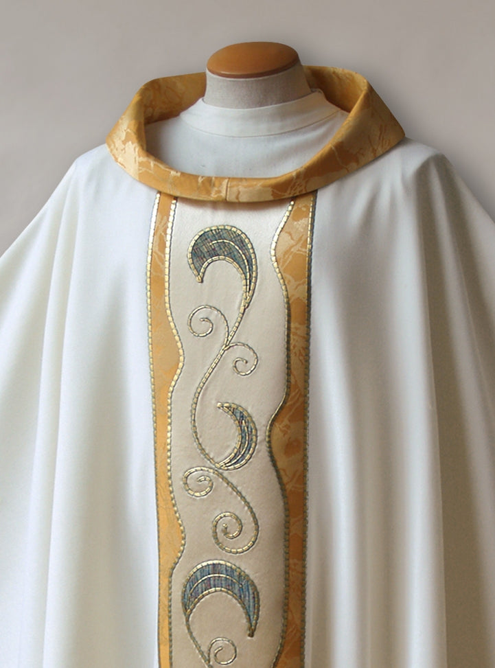 Art Nouveau White & Gold Chasuble – Bramante Studio